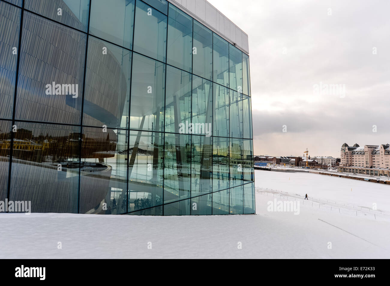 Oslo opera house and snow hi-res stock photography and images - Alamy