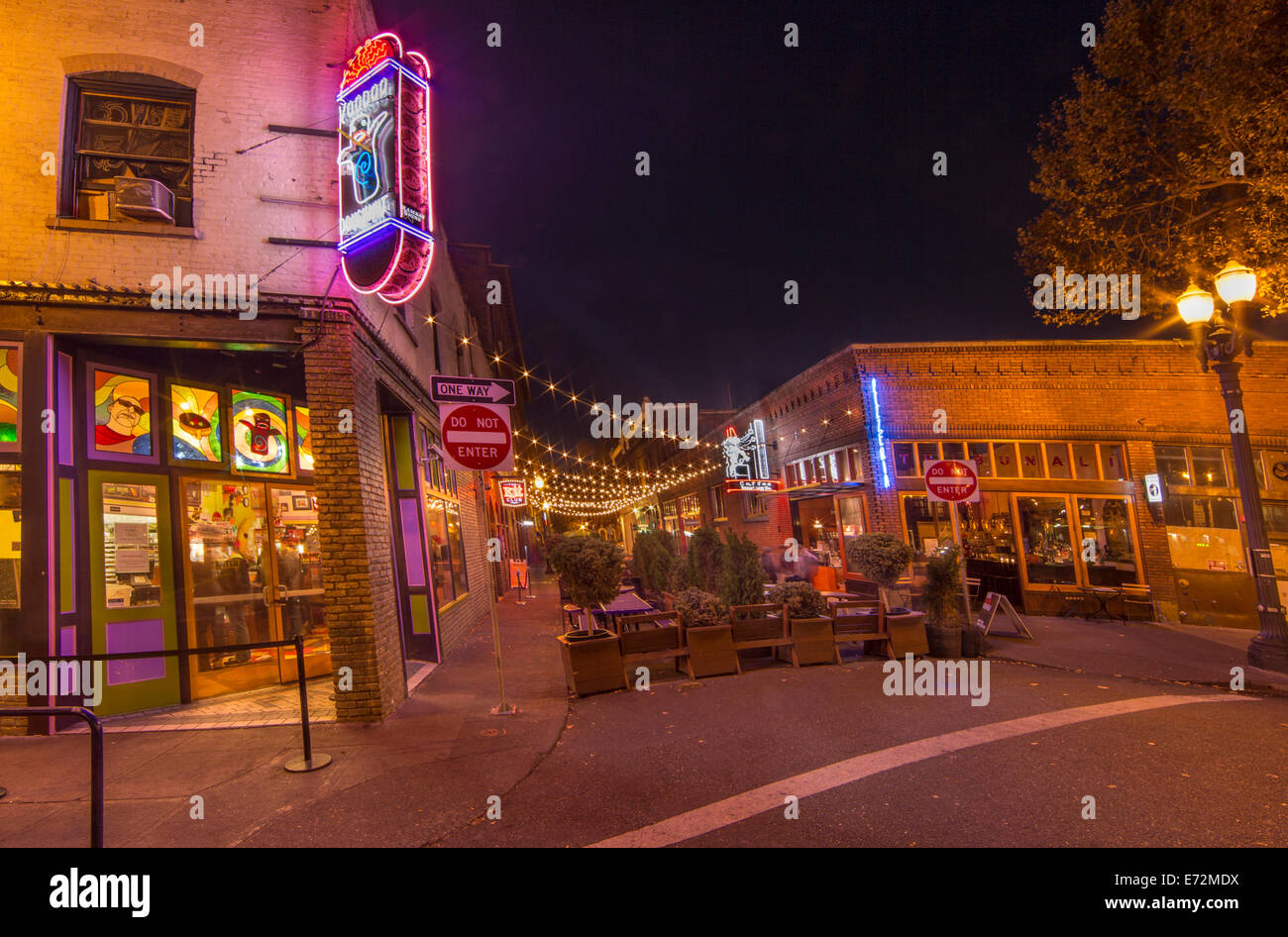 Voodoo Doughnuts in downtown Portland, Oregon, USA Stock Photo - Alamy