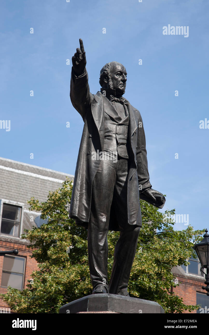 Manchester statue of gladstone hi-res stock photography and images - Alamy