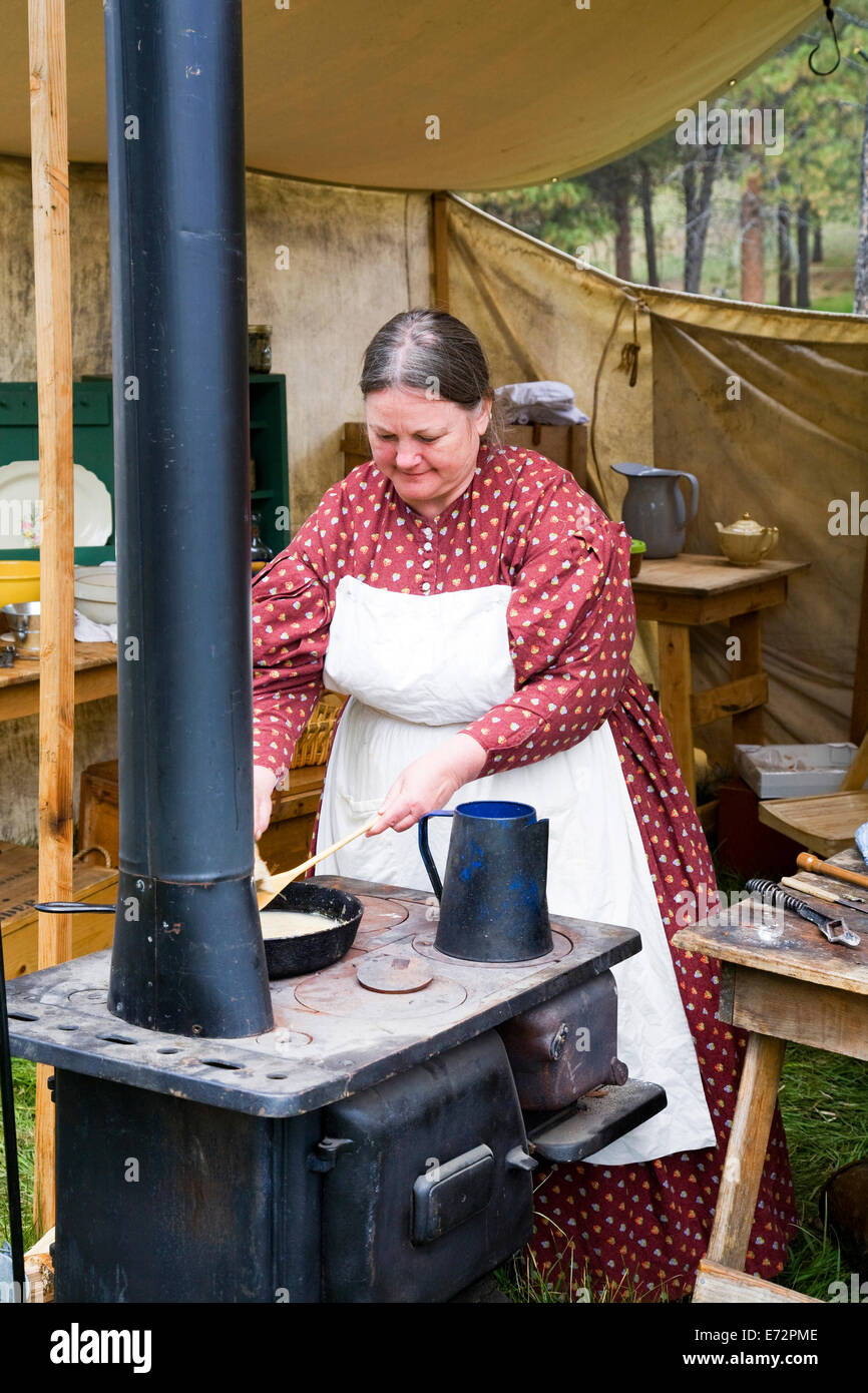 Cooking In Civil War High Resolution Stock Photography and Images - Alamy