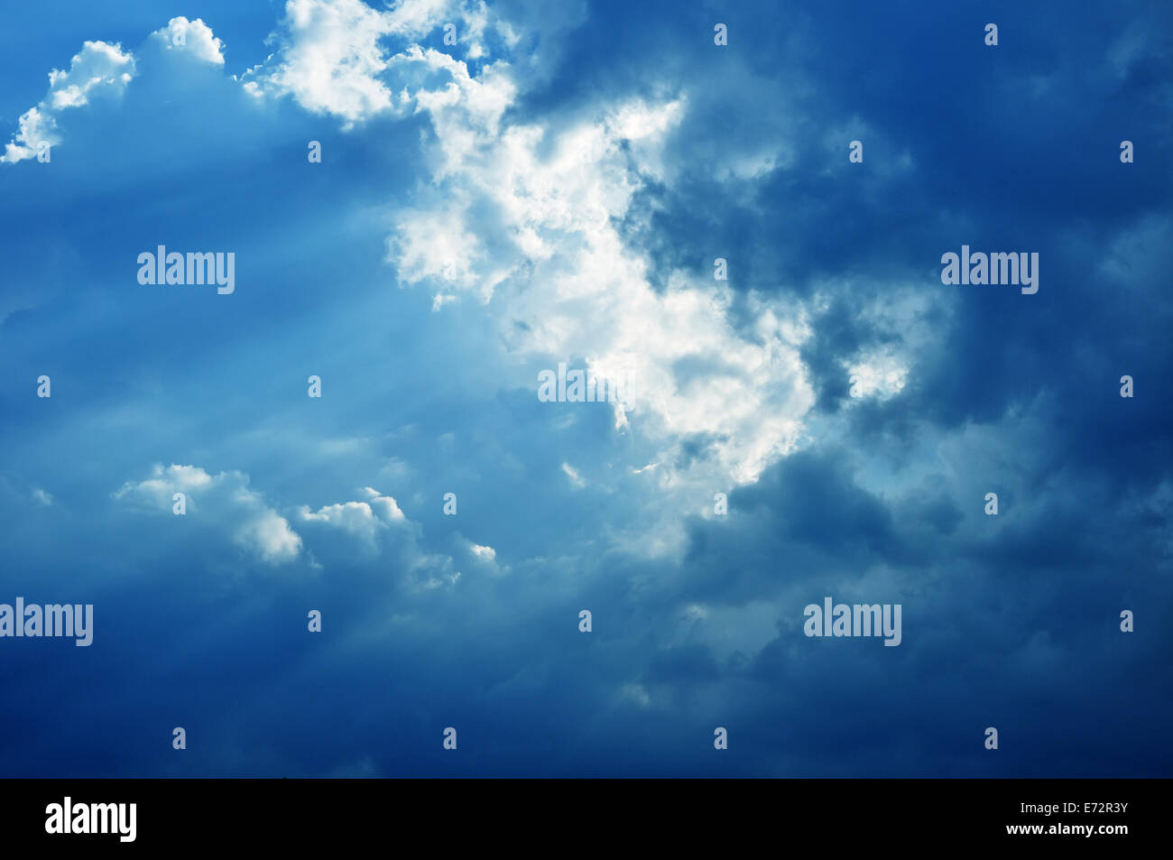 Light beams of sunlight in blue sky Stock Photo - Alamy