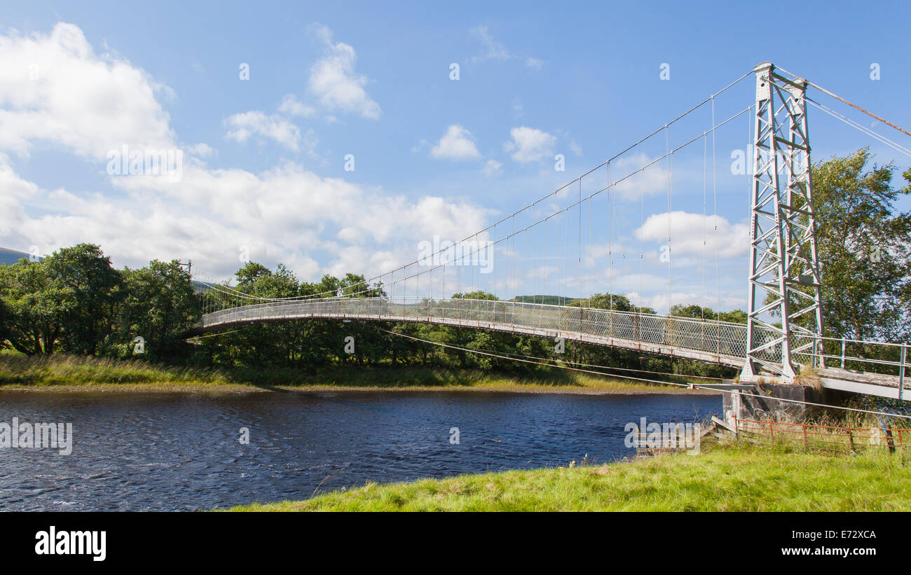 Old green bridge - Footpath over a river - Scotland Stock Photo - Alamy