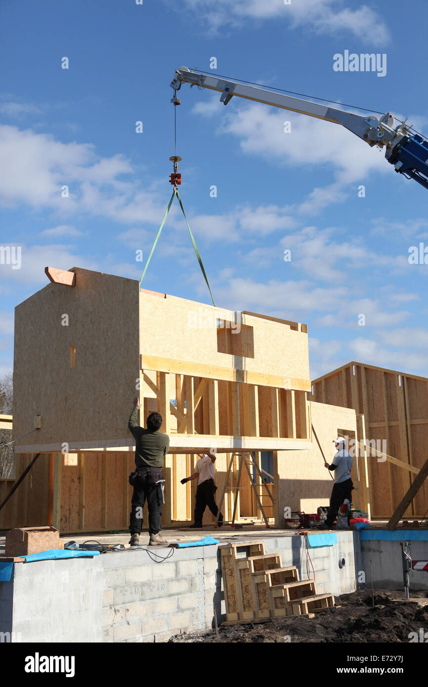 craftsmen building wooden house Stock Photo - Alamy