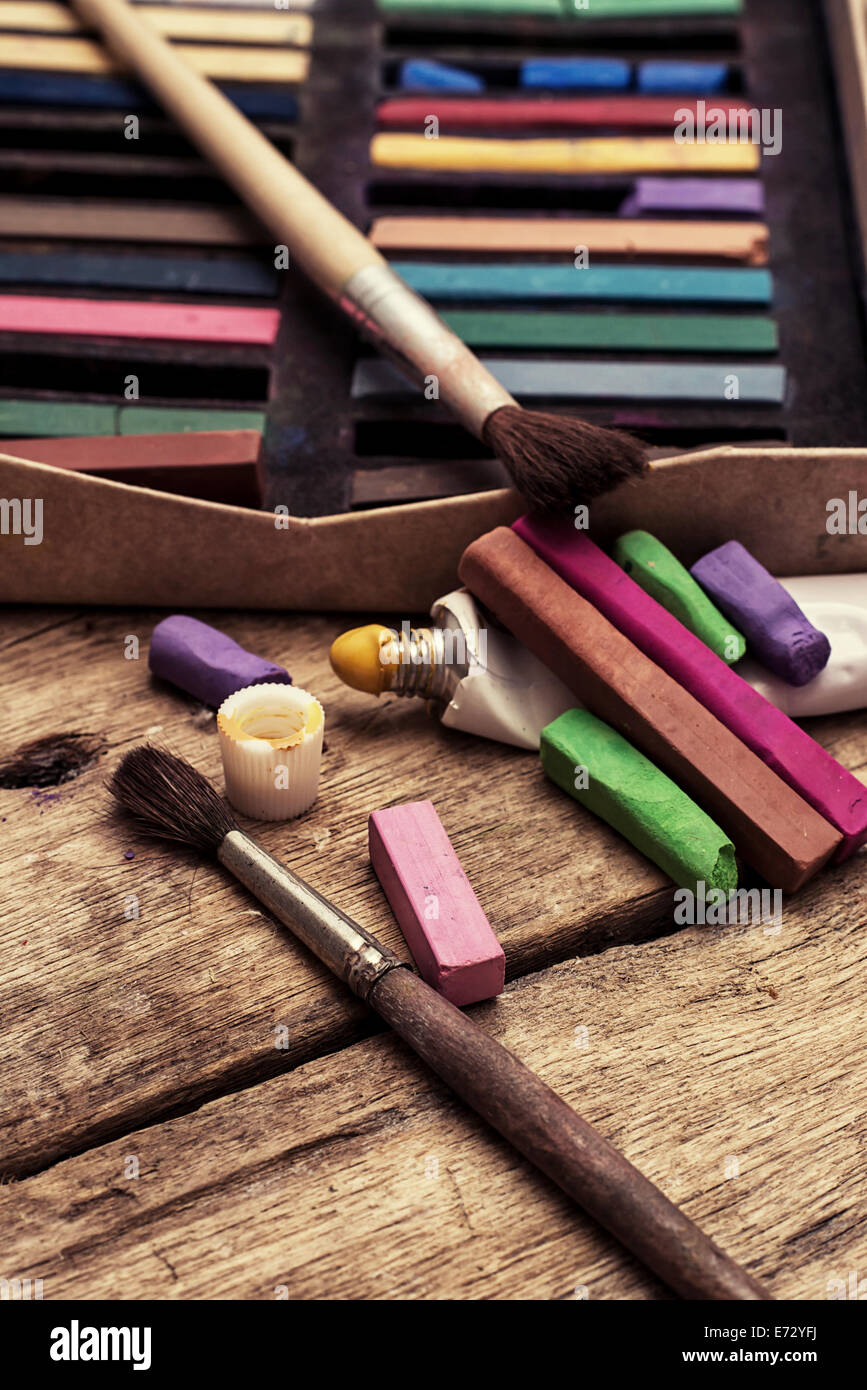 Paper crayons paints hi-res stock photography and images - Alamy