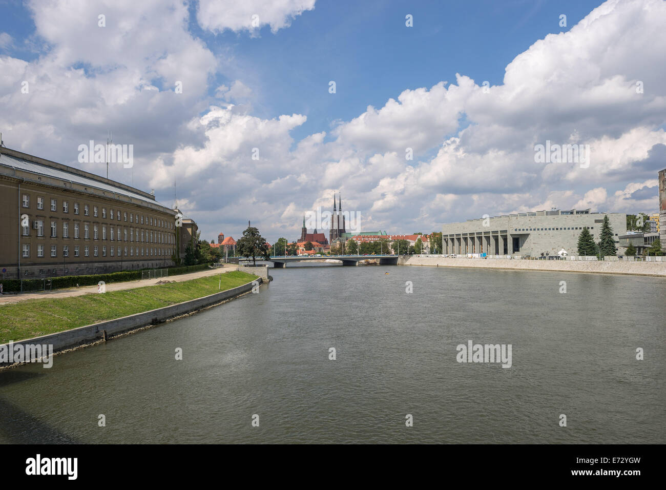 Wroclaw Odra River seen from Grunwaldzki bridge Stock Photo - Alamy