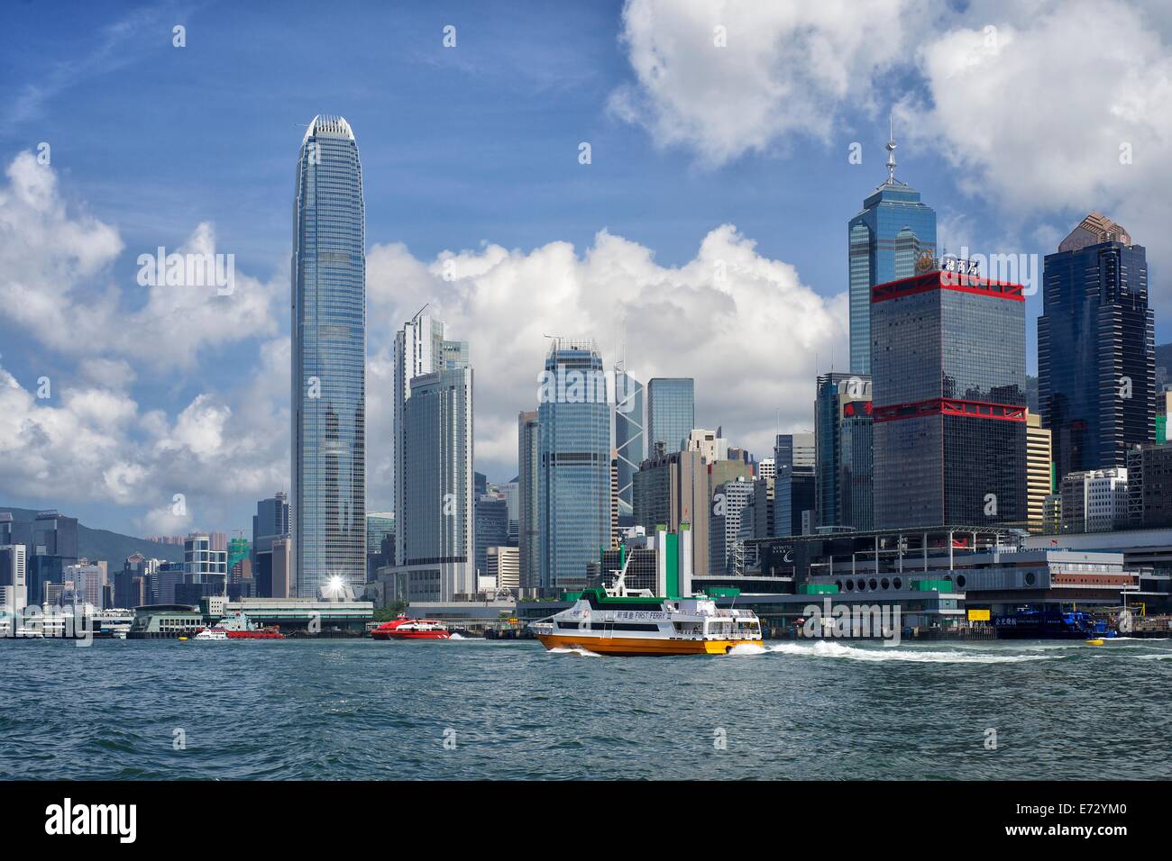 Hong kong skyline sea hi-res stock photography and images - Alamy