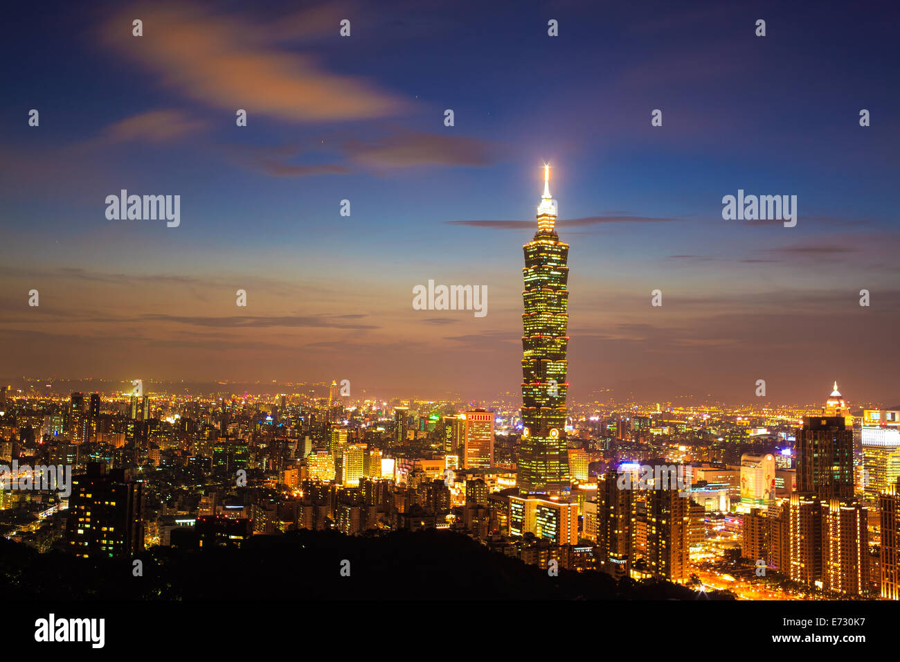 Taipei financial district and skyline hi-res stock photography and ...