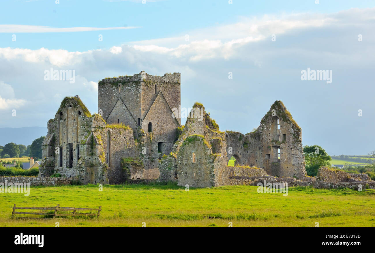 Irish ruins in Cashell, Ireland Stock Photo - Alamy