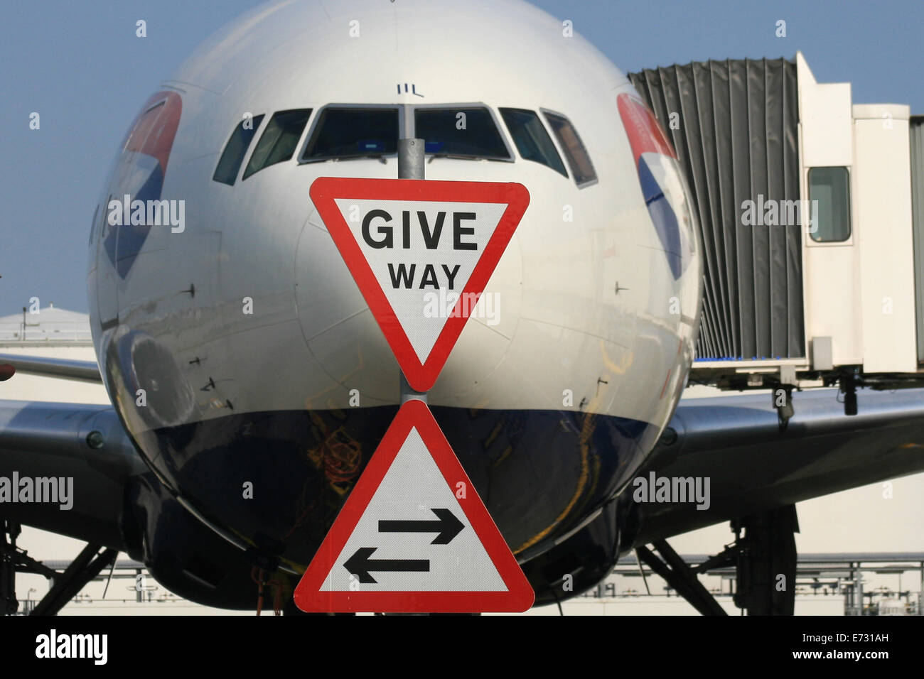 Give way hi-res stock photography and images - Alamy