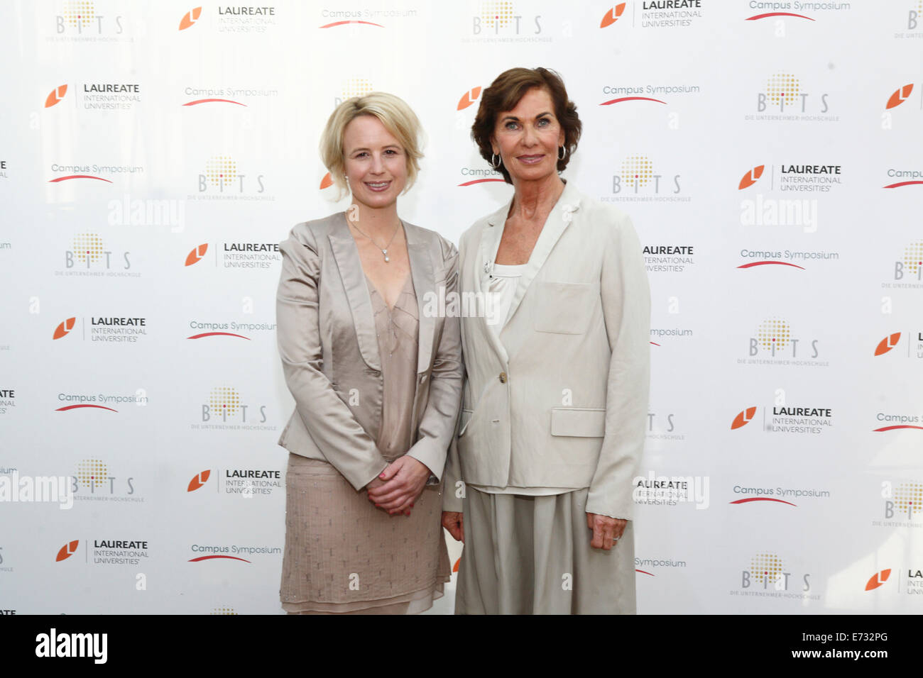 Julia bauer hi-res stock photography and images - Alamy