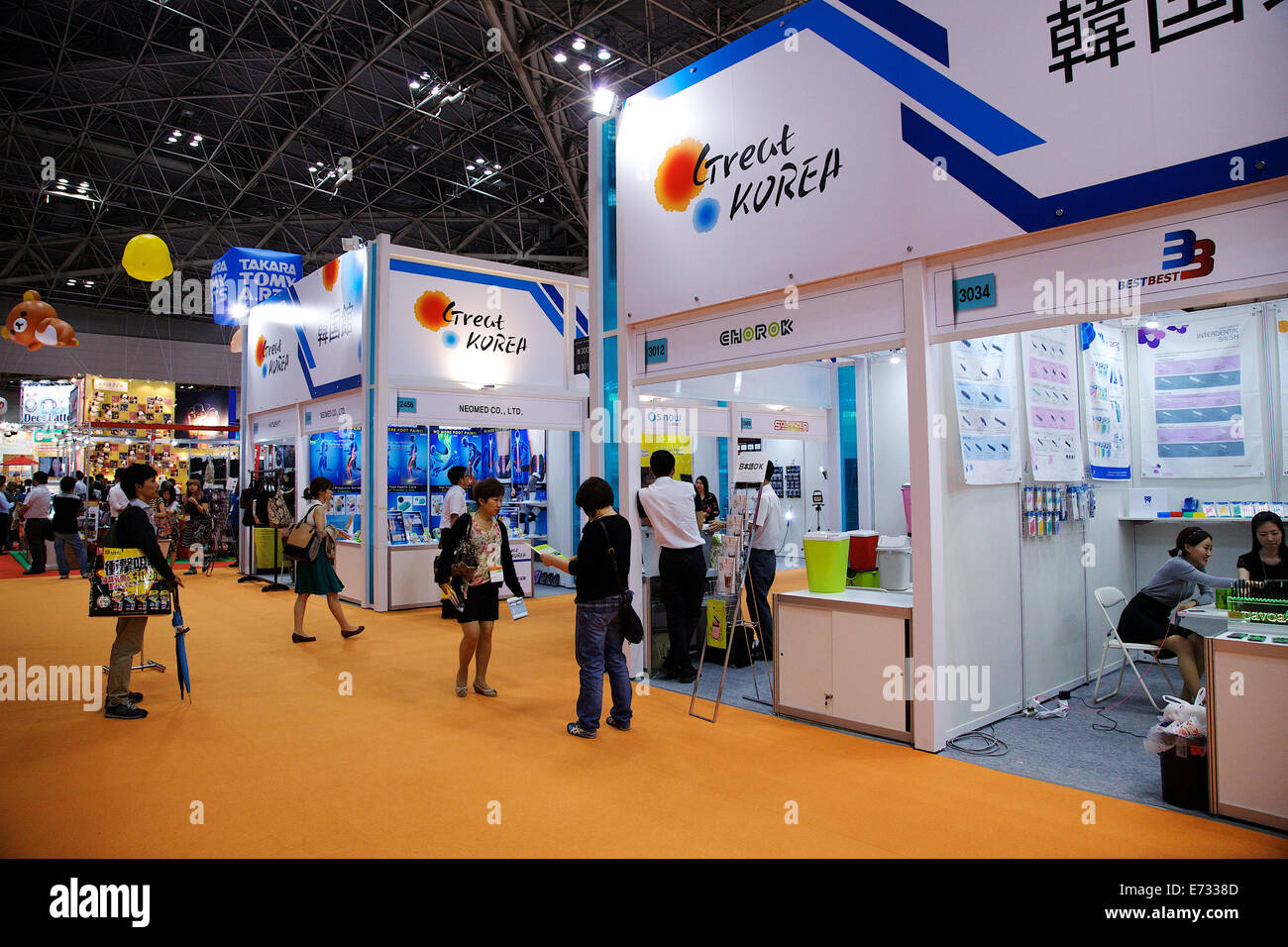Exhibitors from South Korea show their products at the Gift Show ...