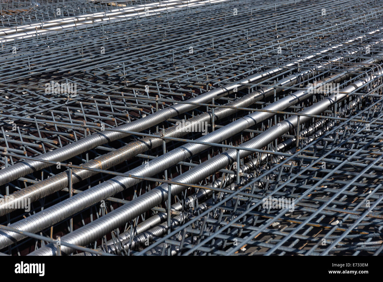 Ferro-concrete reinforcement with tensioned cables in the ...