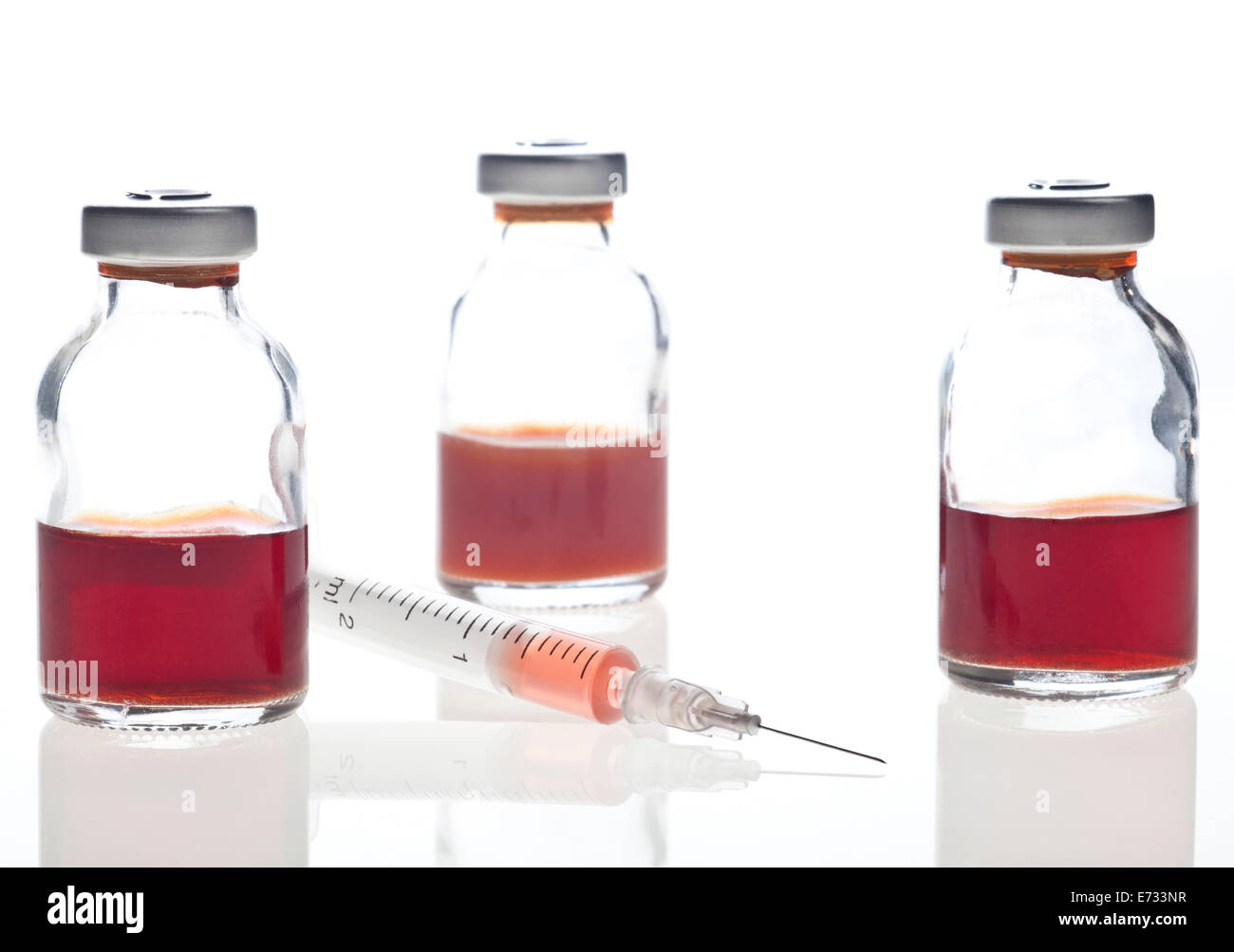 Glass Medicine Vials with liquid and Syringe Stock Photo - Alamy