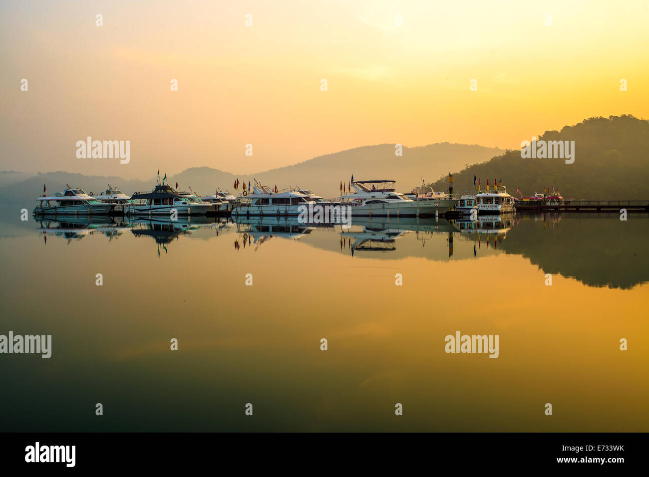 Moon in the horizon hi-res stock photography and images - Alamy