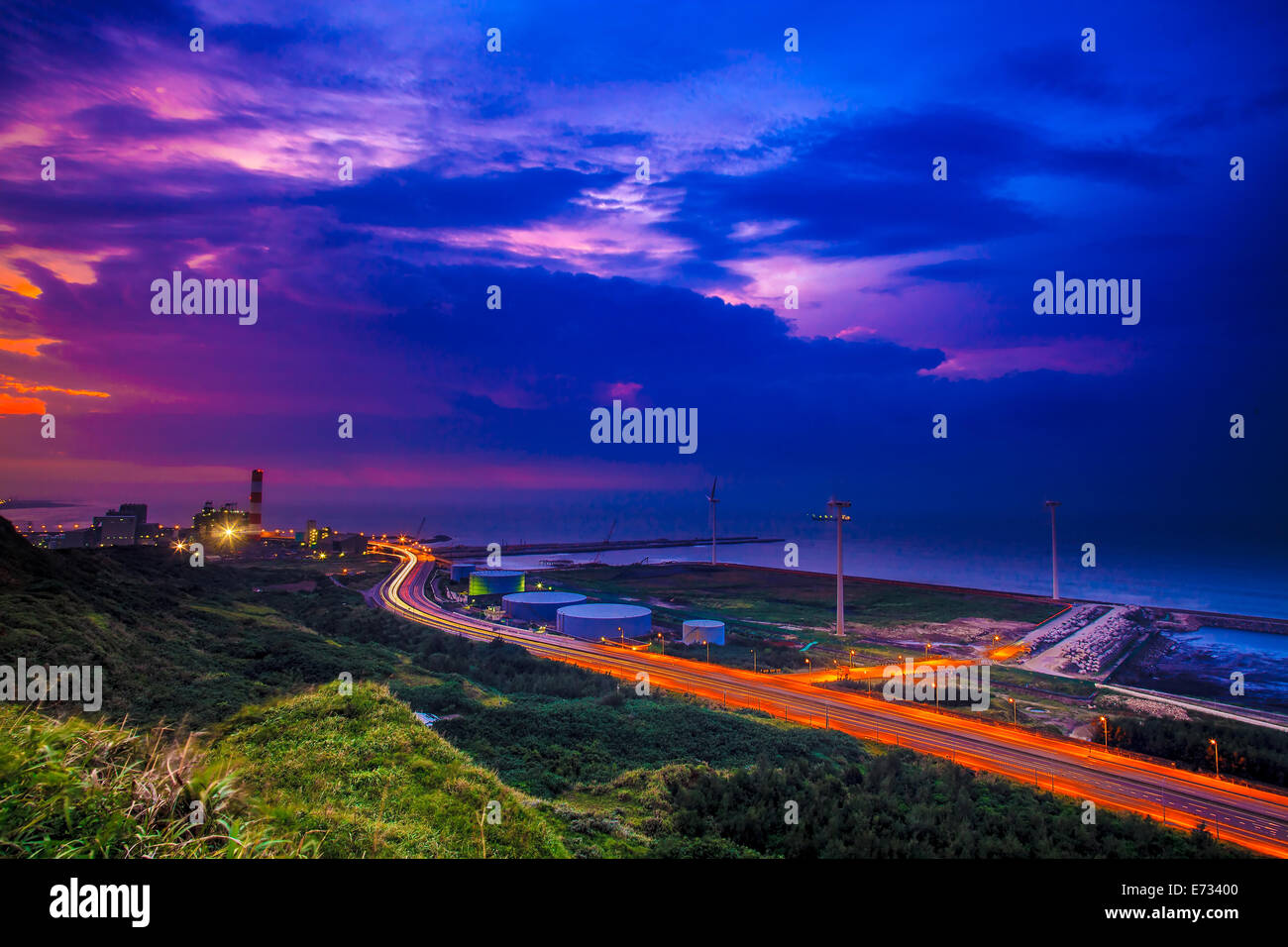 Beach on the road hi-res stock photography and images - Alamy