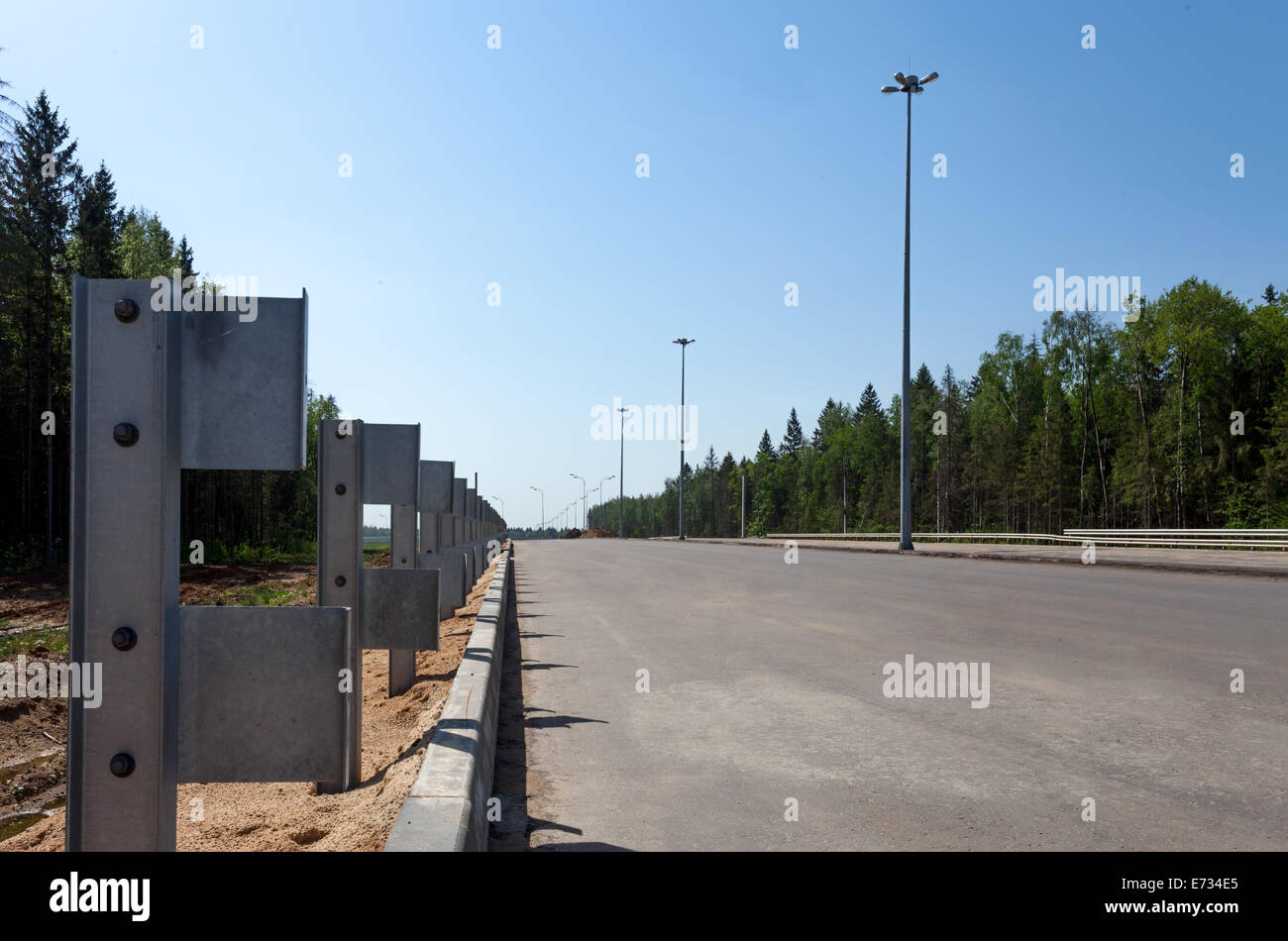 Unfinished road impingement on the new road Stock Photo - Alamy