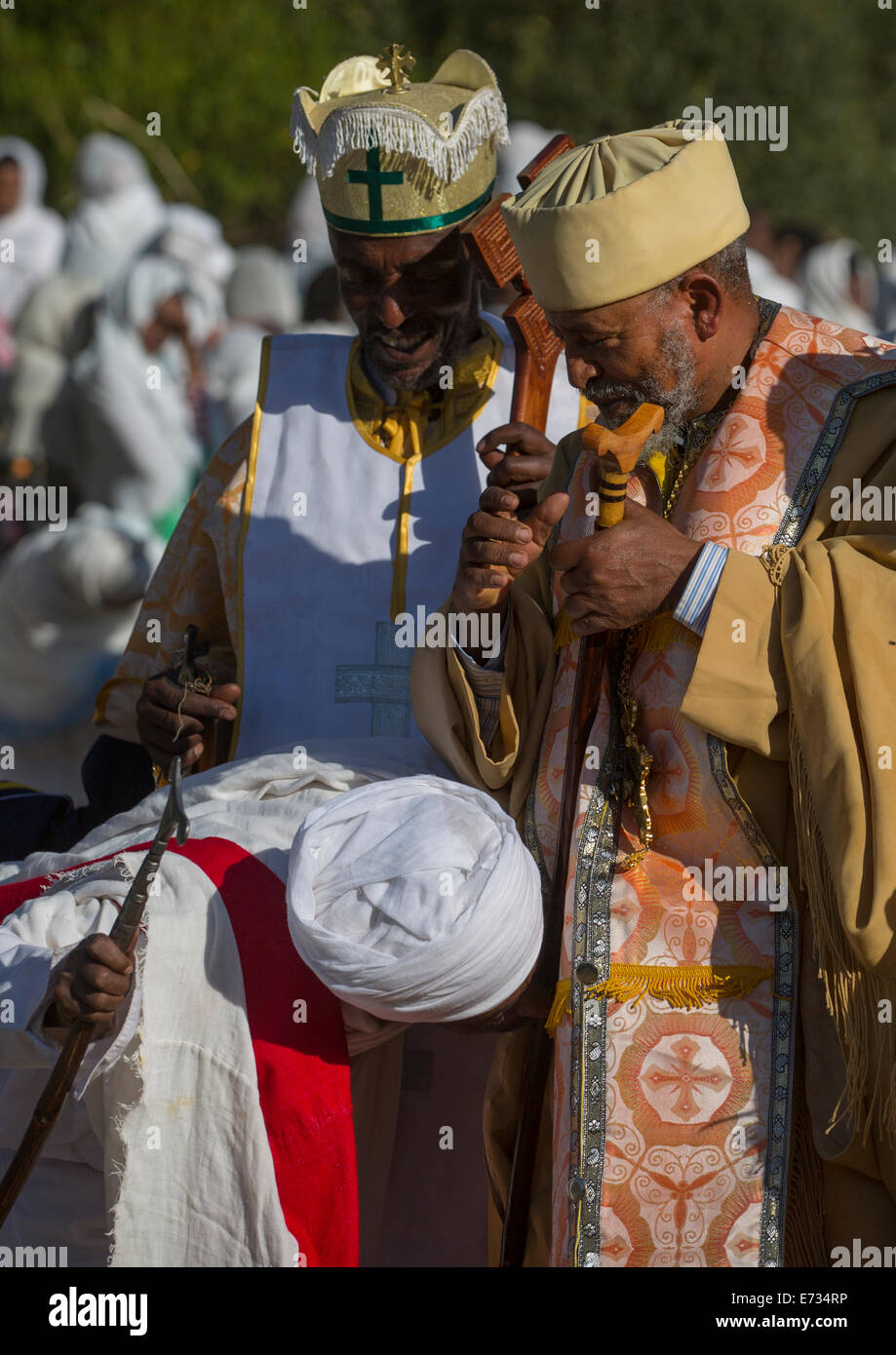 Ethiopia ethiopian orthodox priest hi-res stock photography and images ...