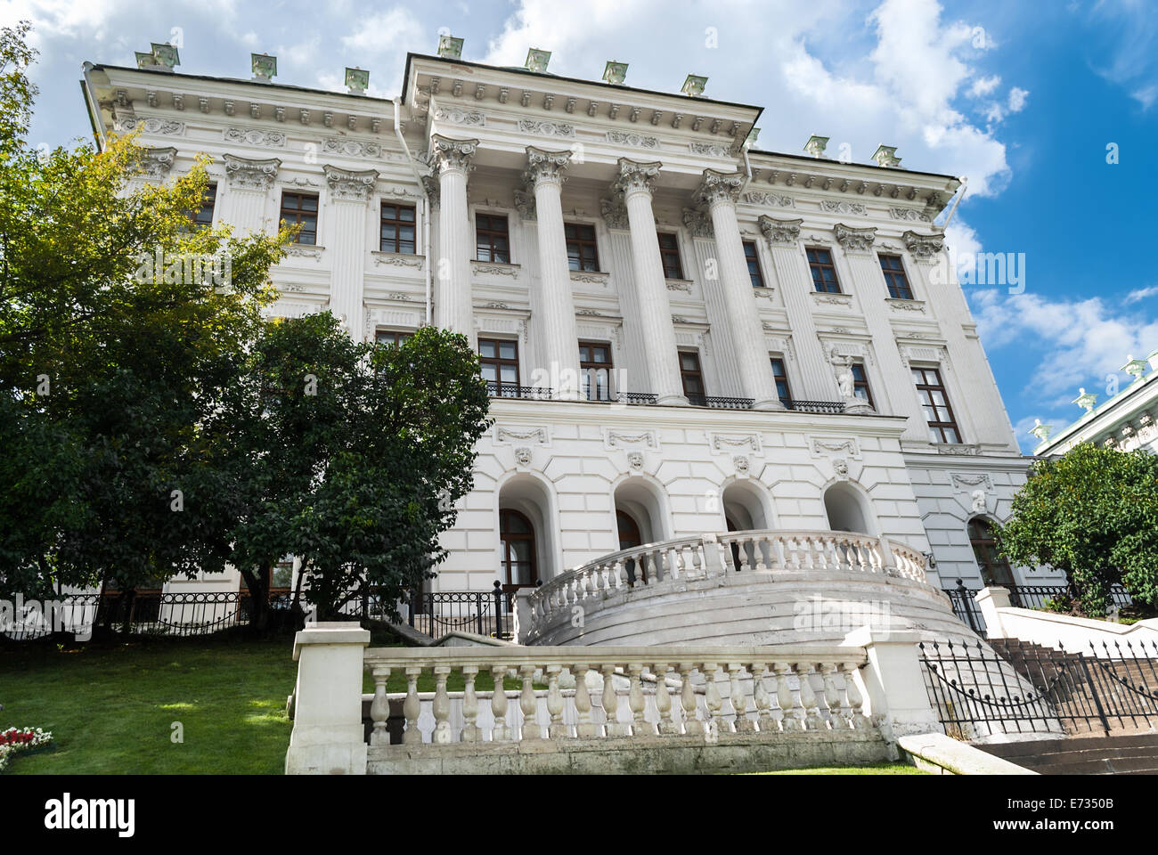 The Pashkov House is the famous Neoclassical mansion that stands on a ...