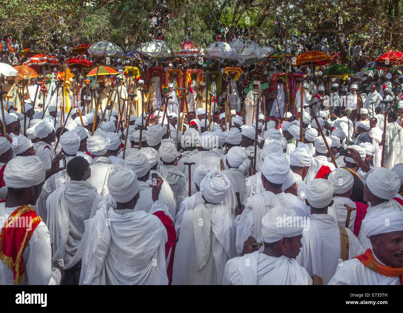 Ethiopian priest carrying the tabot hi-res stock photography and images ...