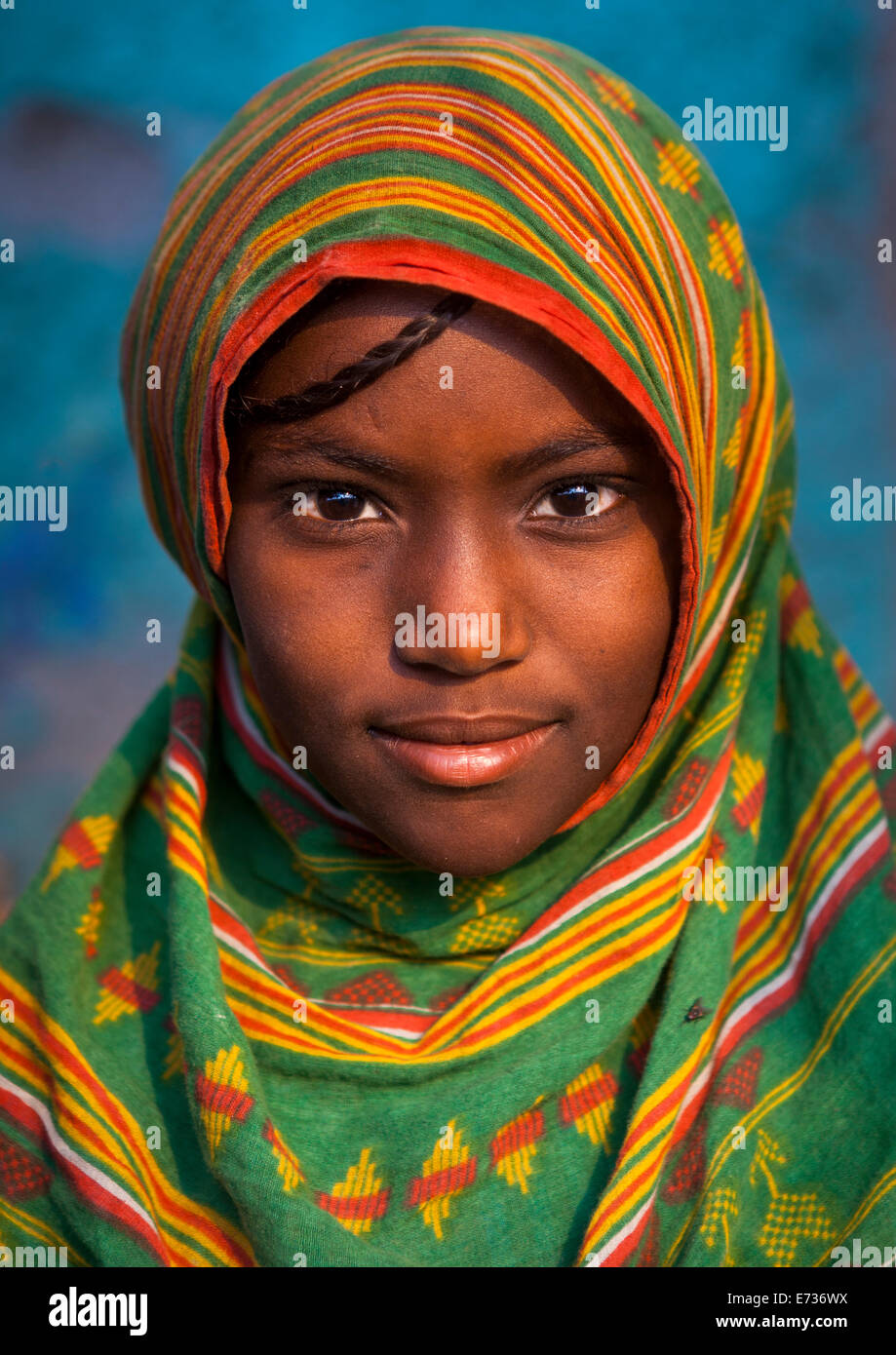 Ethiopian girls braid hair hi-res stock photography and images - Alamy