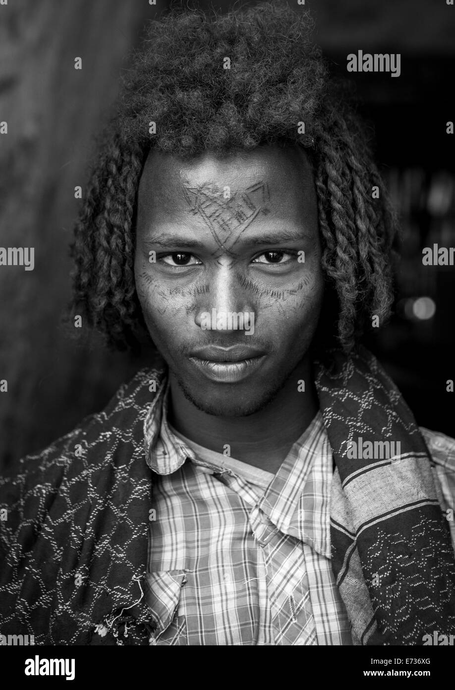 Afar Tribe Man With Curly Hair And Facial Tattoos, Assayta, Ethiopia ...