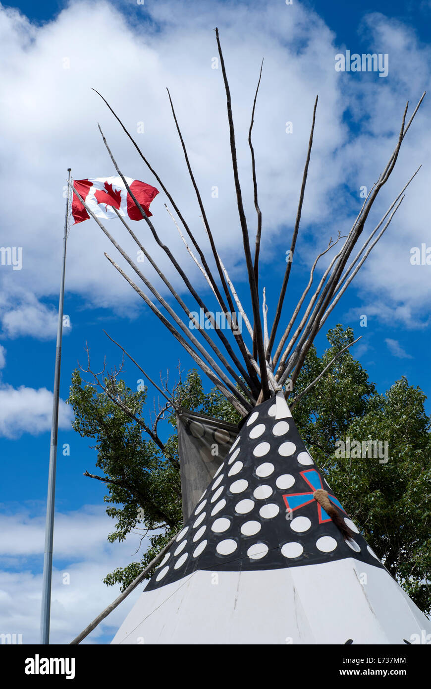 Native canadian dwelling hi-res stock photography and images - Alamy