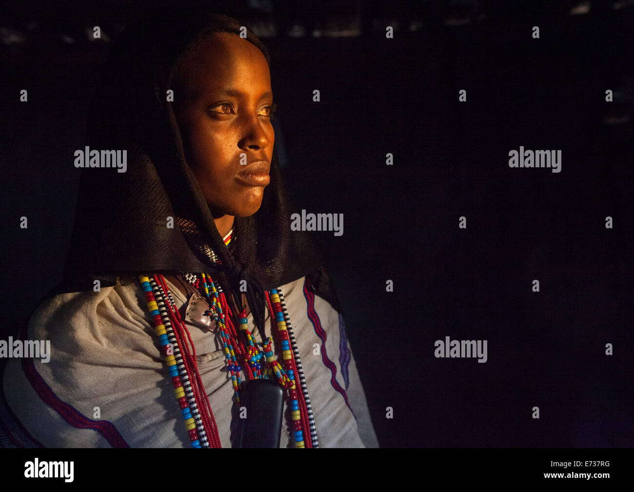 Karrayyu Tribe Woman Inside Her House Lighten By A Ray Of Light ...