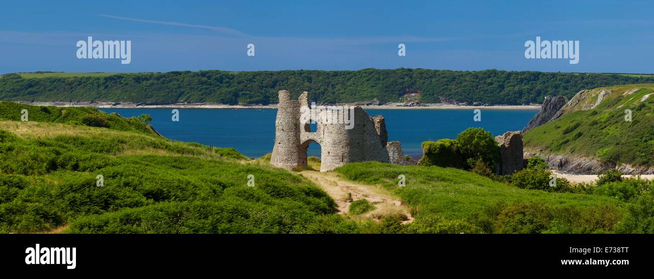 Pennard Castle (Penmaen Castle) overlooking Three Cliffs Bay, Gower ...