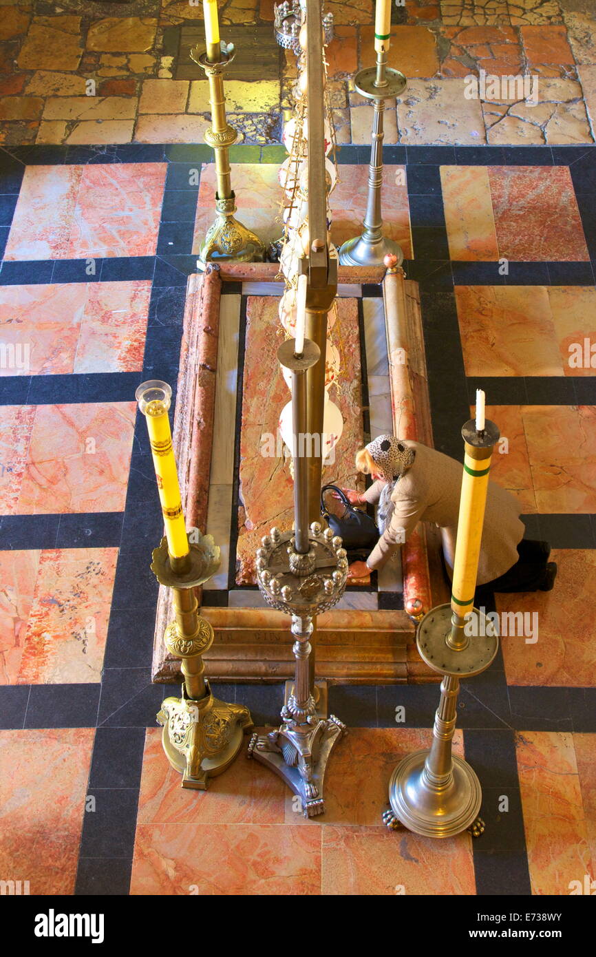 Stone of Unction, The Church of The Holy Sepulchre, Jerusalem, Israel ...