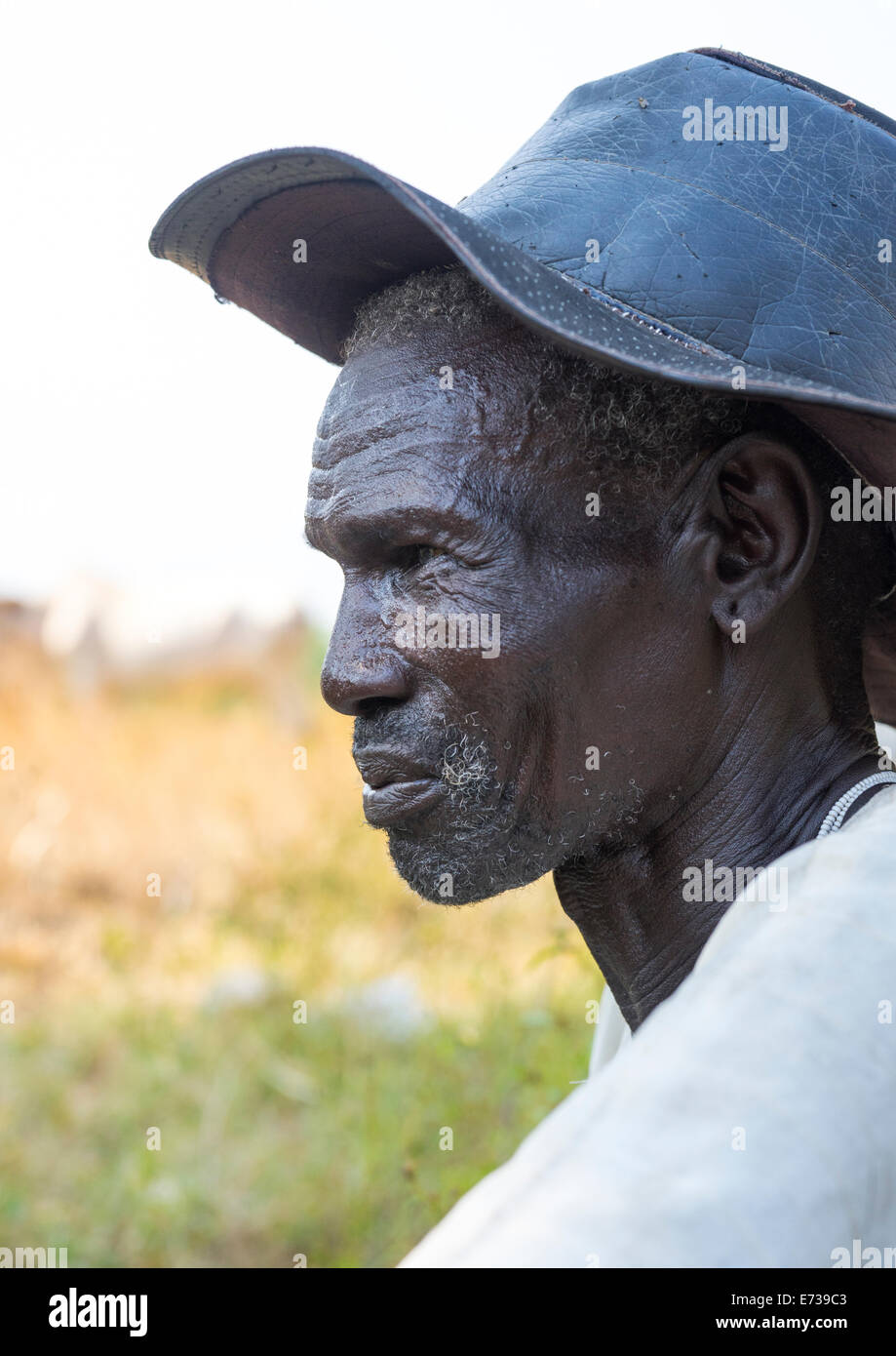 Nuer men hi-res stock photography and images - Alamy
