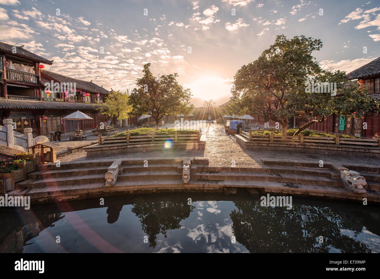 Sunrise at the Square Market in Dayan, Lijiang, Yunnan, China, Asia ...