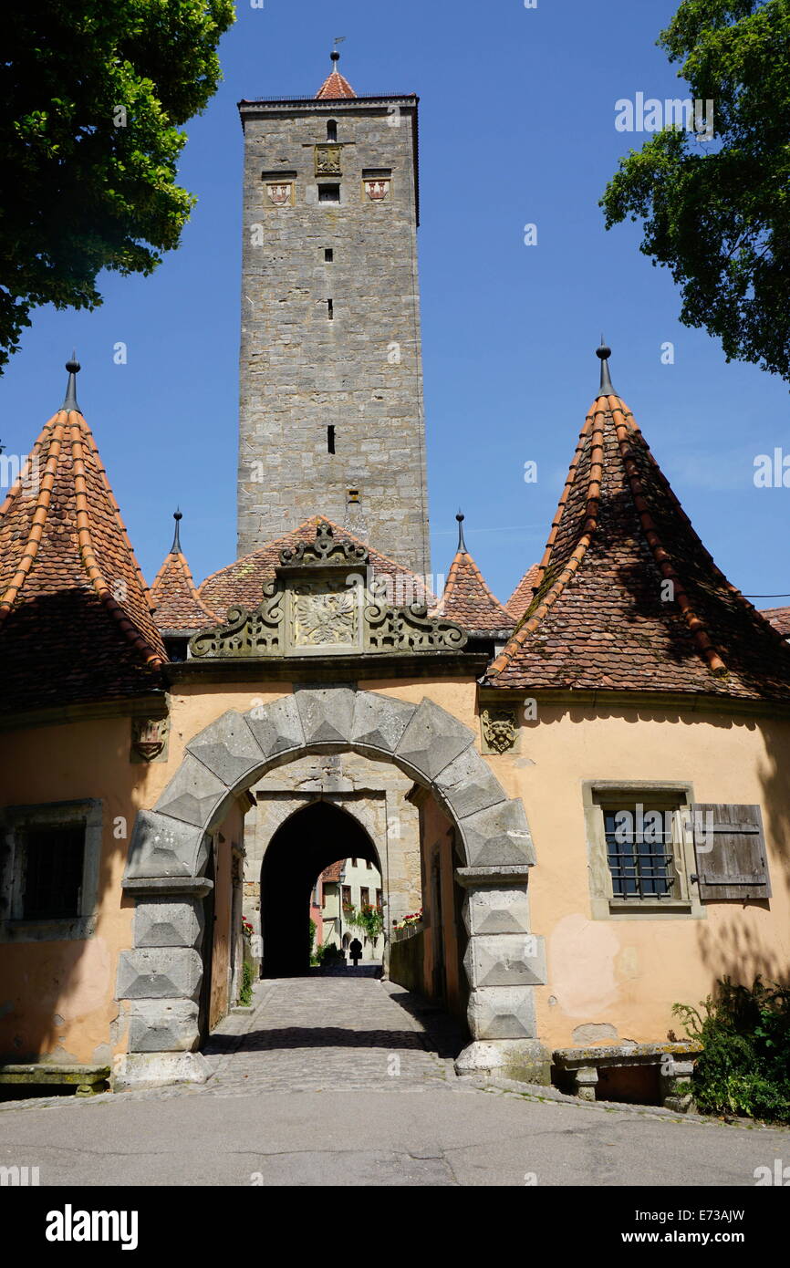 The Castle Gate (Burg Tor) in the walls of Rothenburg ob der Tauber ...