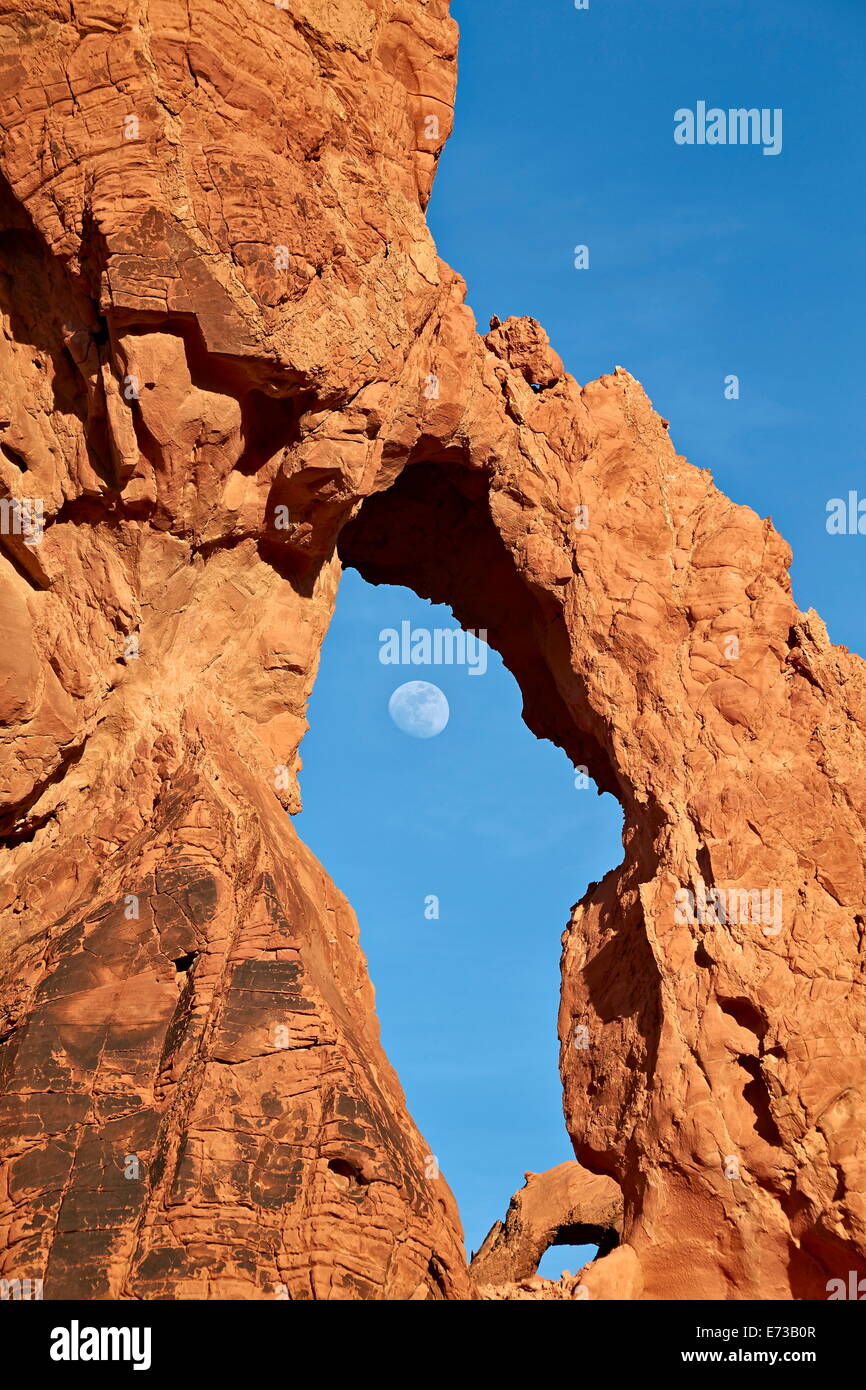 Near-full moon rising through an arch, Valley of Fire State Park ...