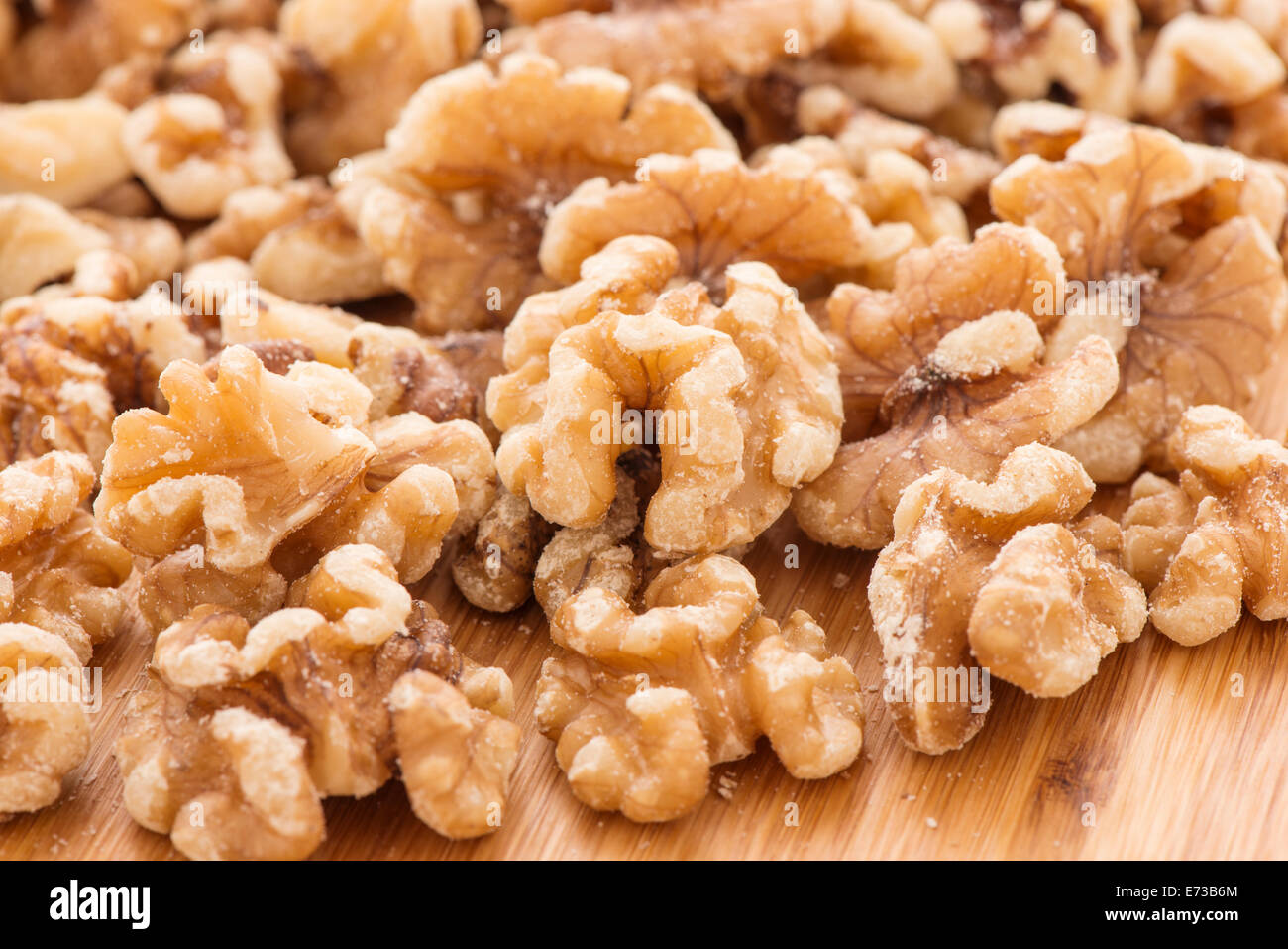 Walnuts on board hi-res stock photography and images - Alamy