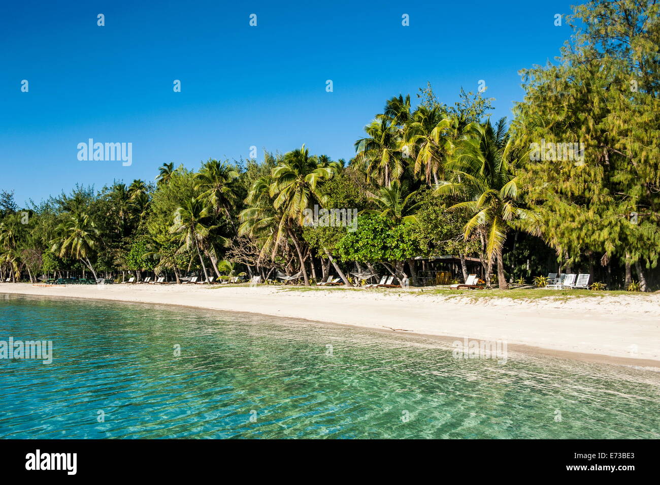 White sand beach, Nanuya Lailai island, the blue lagoon, Yasawas, Fiji ...