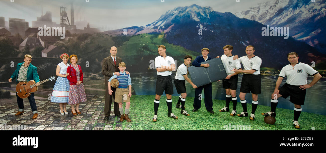 Actors David Jakobs (L-R), Marie Lumpp, Vera Bolten, Detlef ...