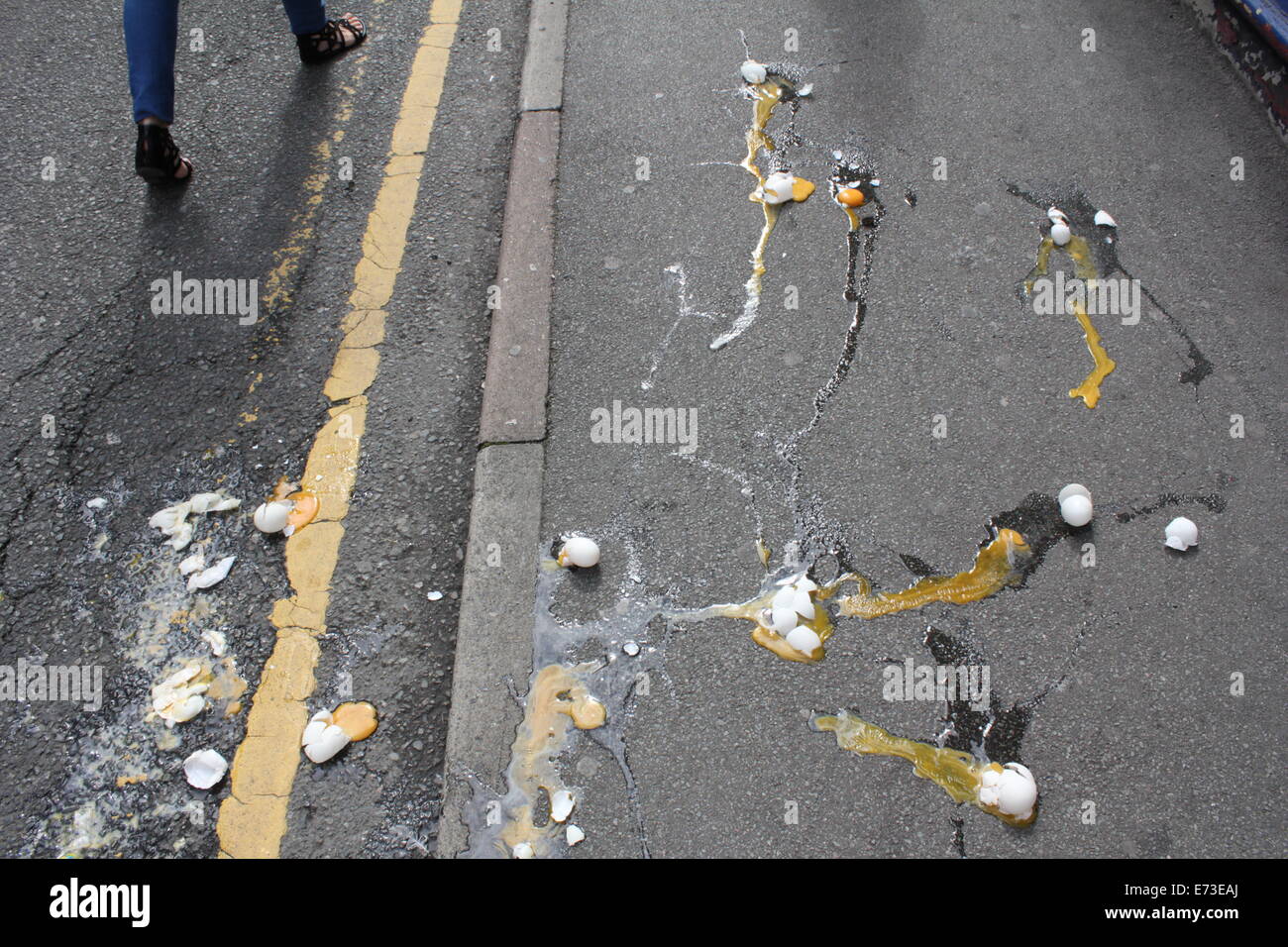 Spilt egg hi-res stock photography and images - Alamy