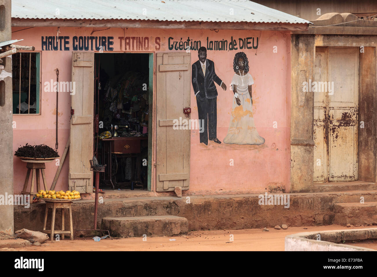 Hand painted sign africa hi-res stock photography and images - Alamy
