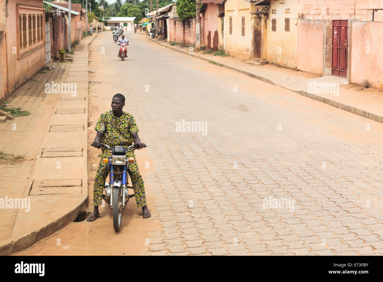 Benin man in traditional clothing hi-res stock photography and images ...