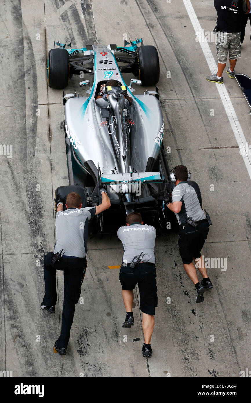 Mercedes formula one pit crew hi-res stock photography and images - Alamy