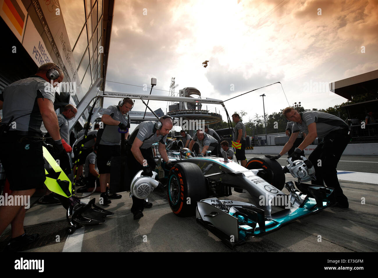 Mercedes pit crew lewis hamilton hi-res stock photography and images ...