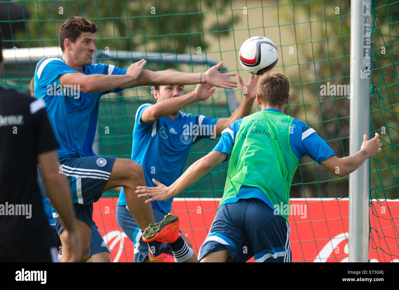 Scotland football team photo september hi-res stock photography and ...