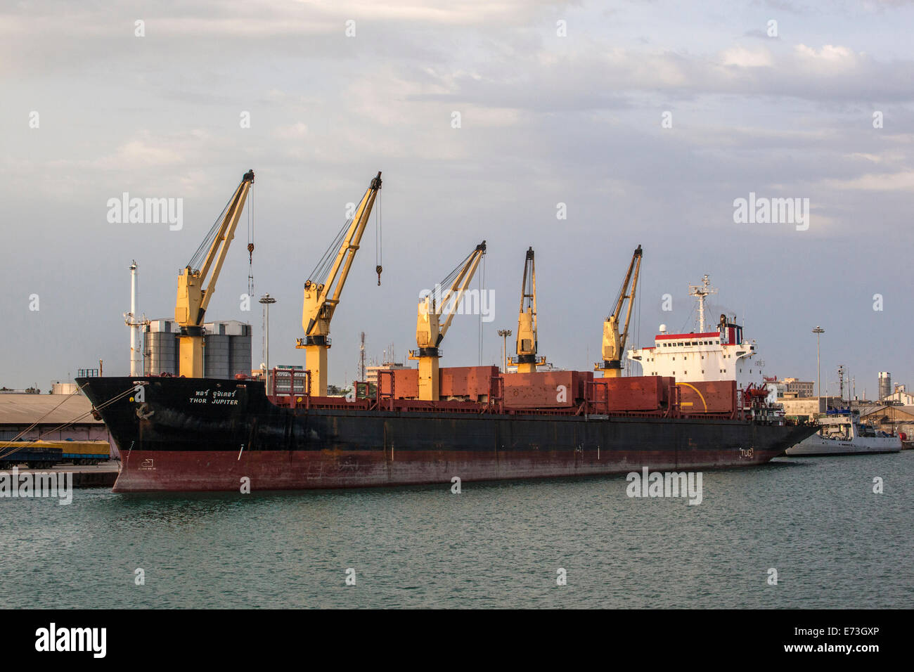 Cargo ship africa hi-res stock photography and images - Alamy