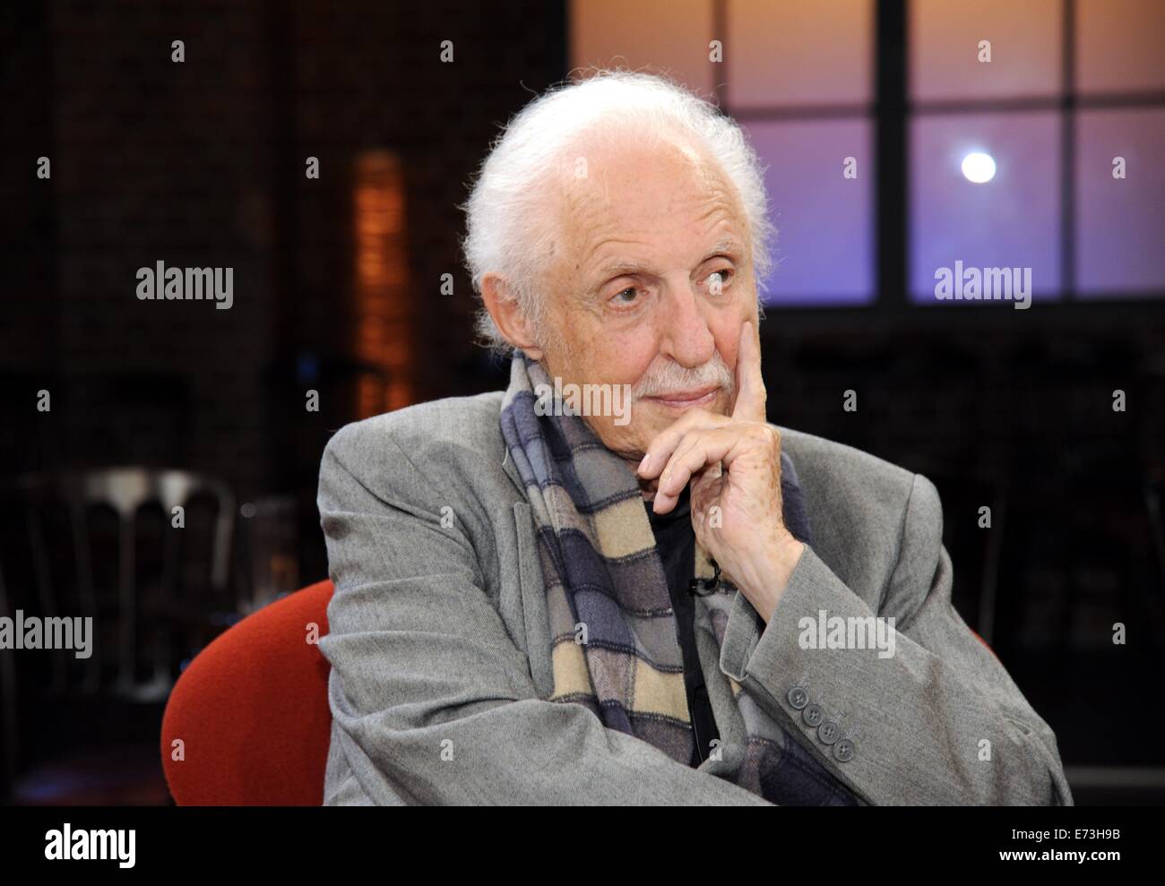 Birth control pill 1950s hi-res stock photography and images - Alamy