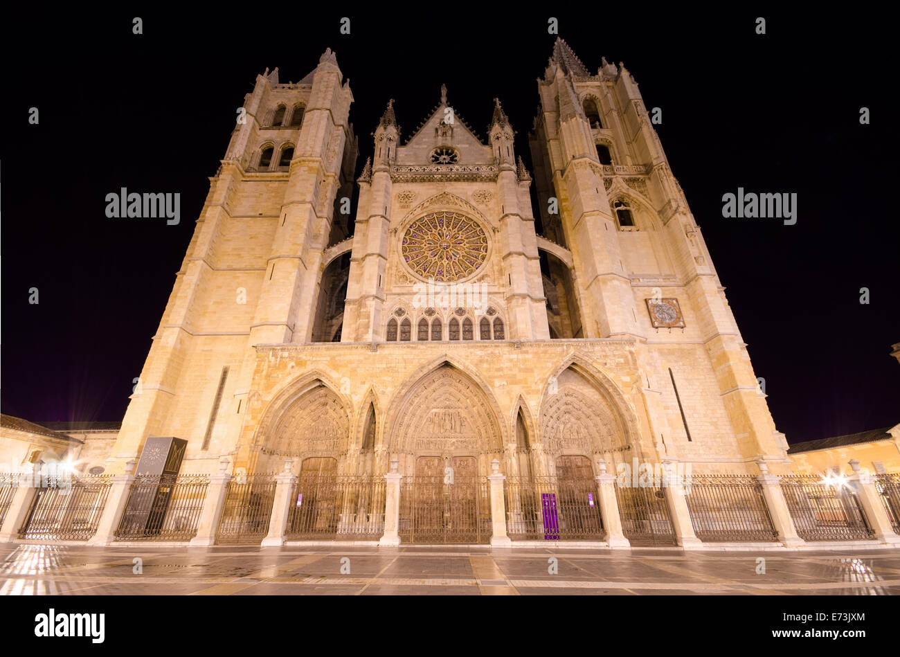Leon cathedral at night, Leon, Spain Stock Photo - Alamy