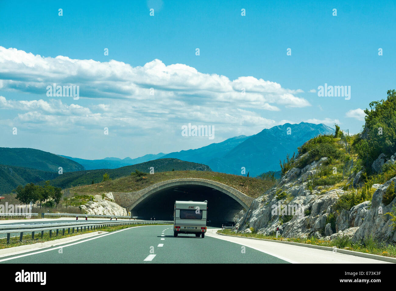 Caravan on road hi-res stock photography and images - Alamy