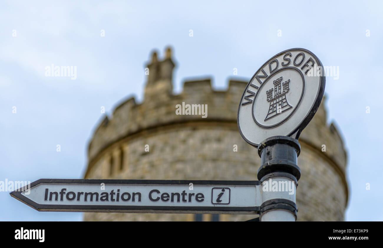 Windsor castle sign hi-res stock photography and images - Alamy