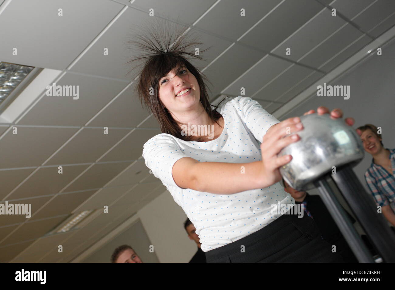 Hair raising static hi-res stock photography and images - Alamy