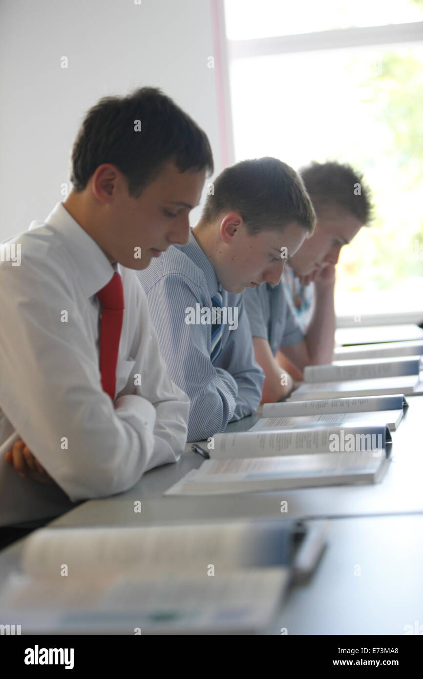 Boys in classroom back of heads hi-res stock photography and images - Alamy
