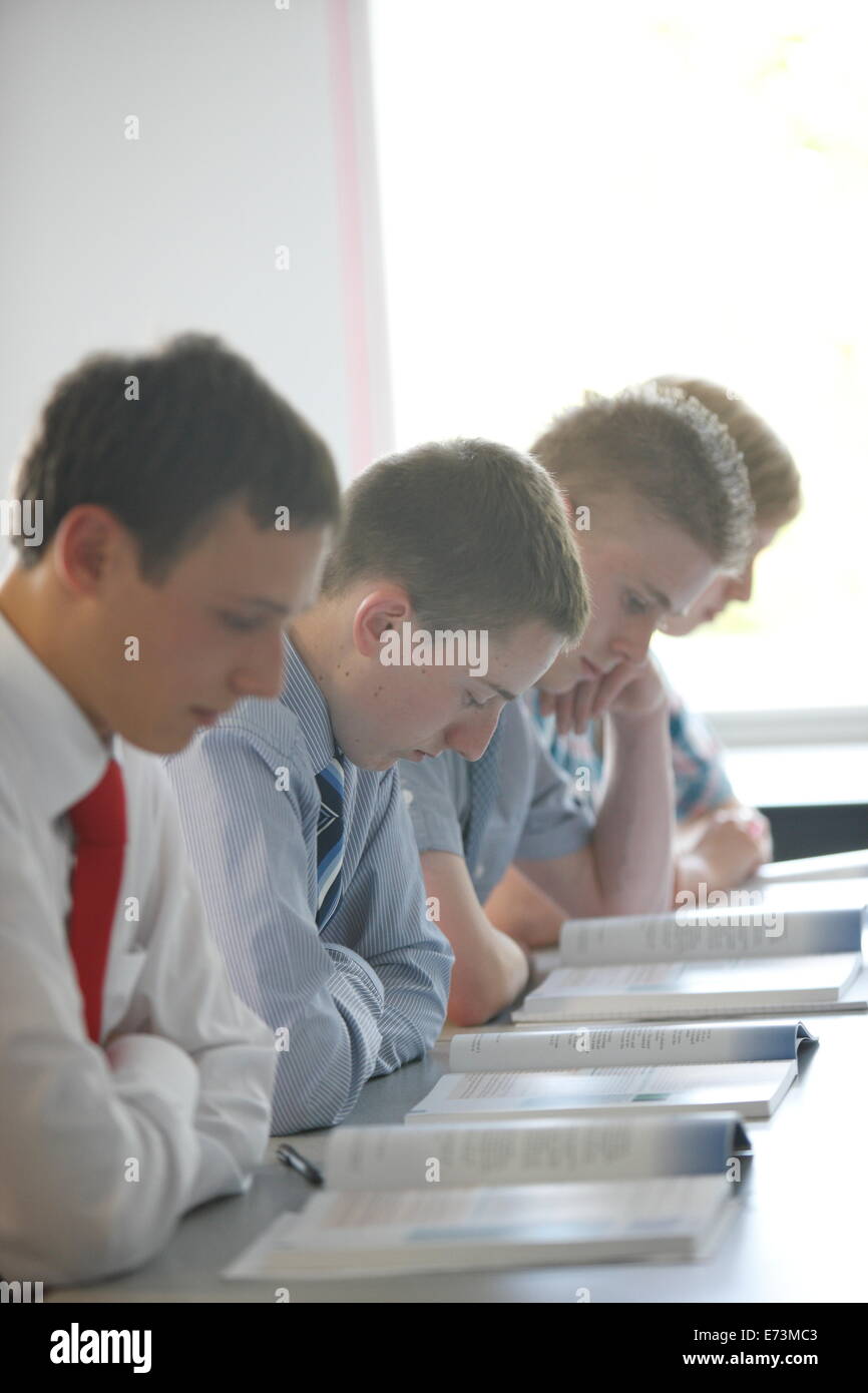 Boys in classroom back of heads hi-res stock photography and images - Alamy
